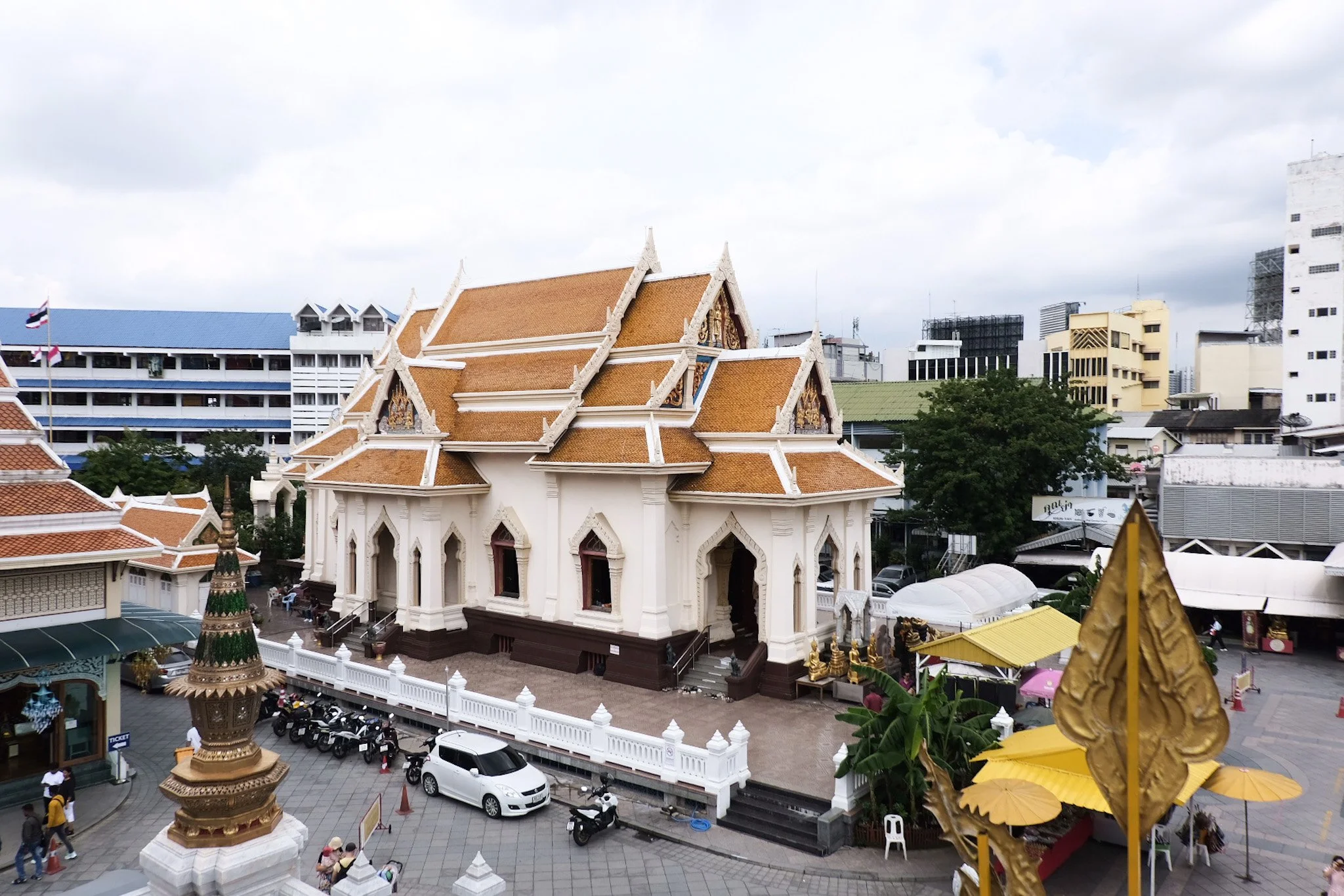 Exploring Wat Traimit, Temple of the Golden Buddha