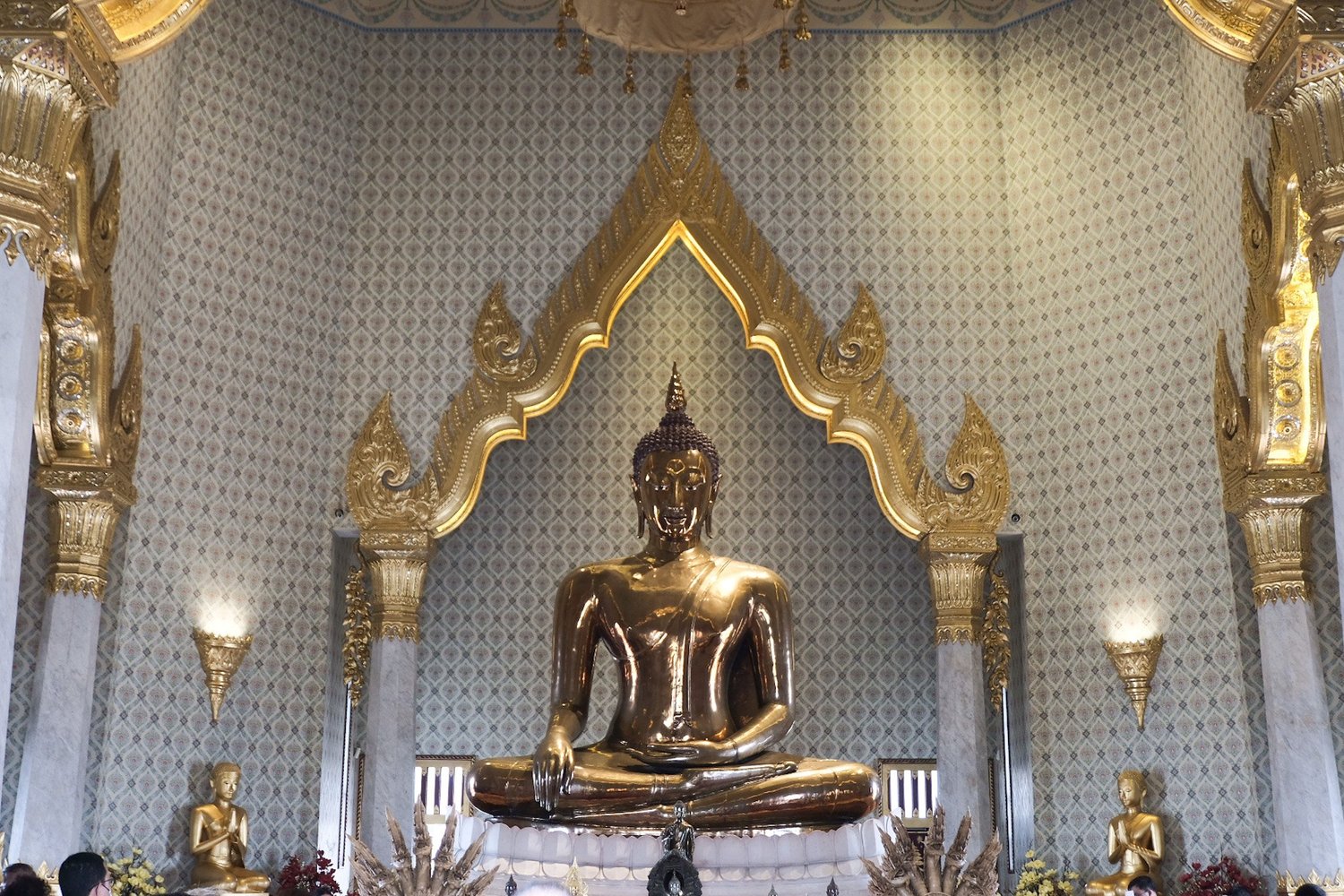 Exploring Wat Traimit, Temple of the Golden Buddha