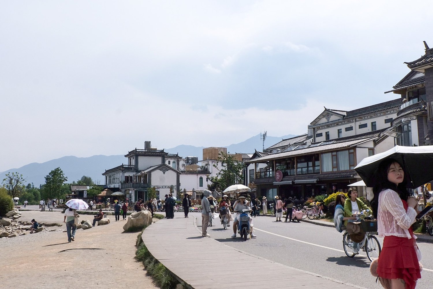 Strolling Along the Scenic Erhai Lake Park in Dali City, Yunnan
