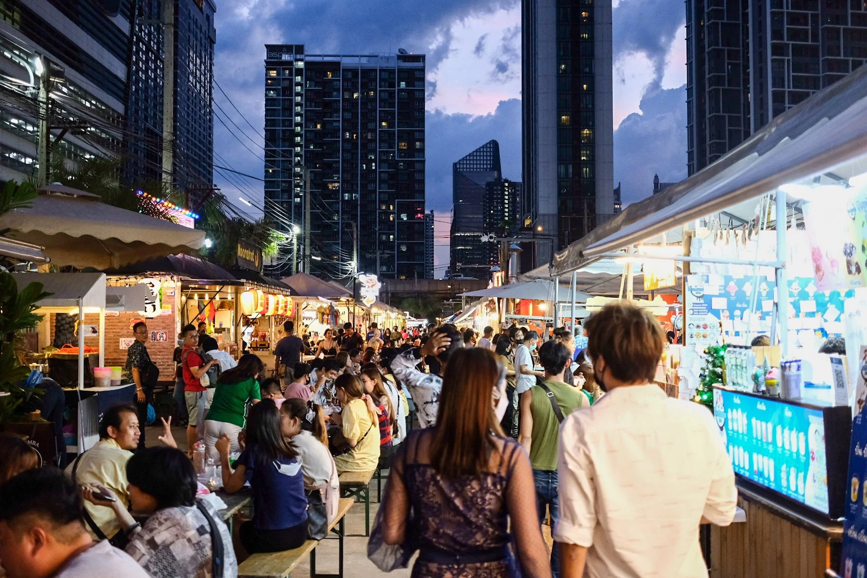 Eating Through Jodd Fairs Bangkok s New Trendy Night Market
