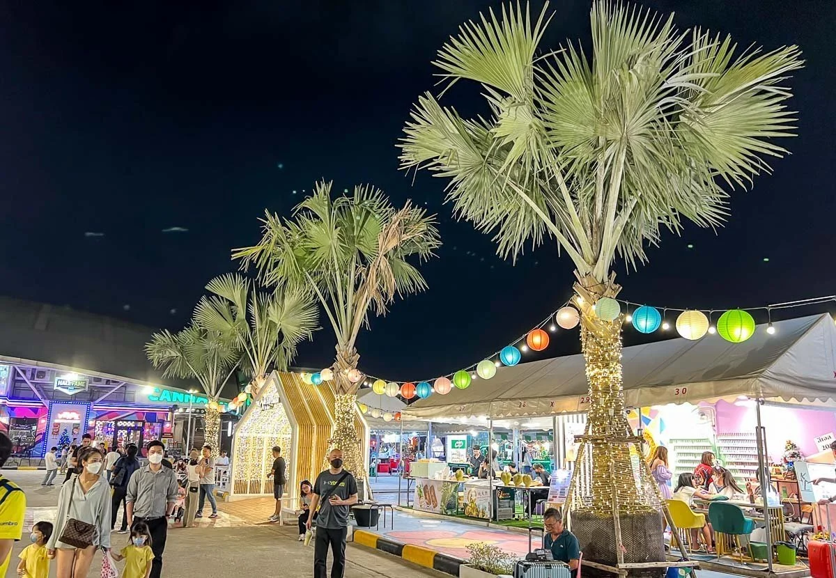 10 Best Bangkok Night Markets for Thai Street Food Lovers