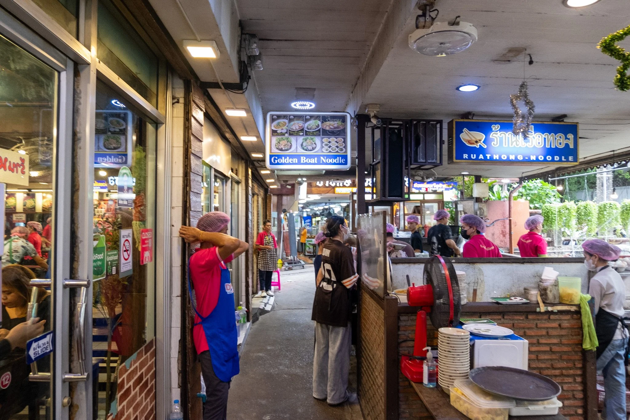 Exploring Boat Noodle Alley, The Best Place for Boat Noodles in Bangkok!