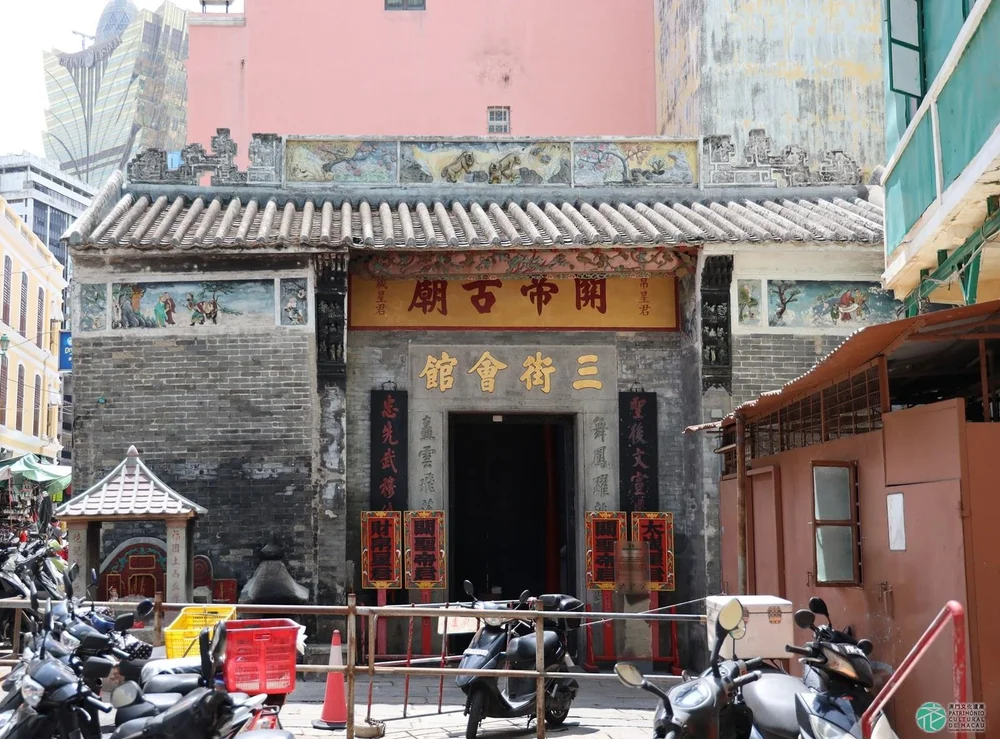 Exploring Senado Square, the Historic Center of Macau