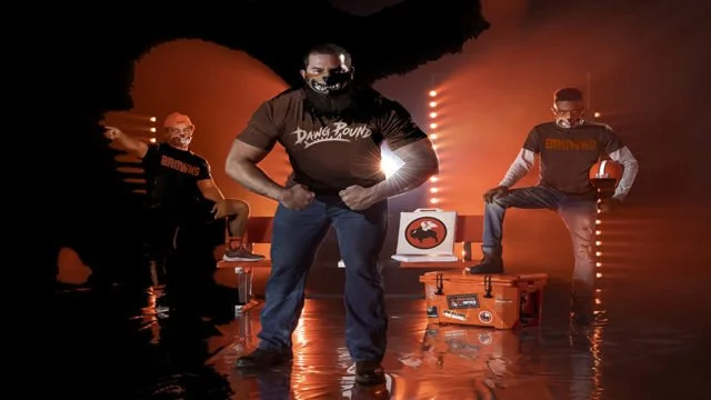 Buffalo Wild Wings Creates The Ultimate Dawg Pound Cheering Section