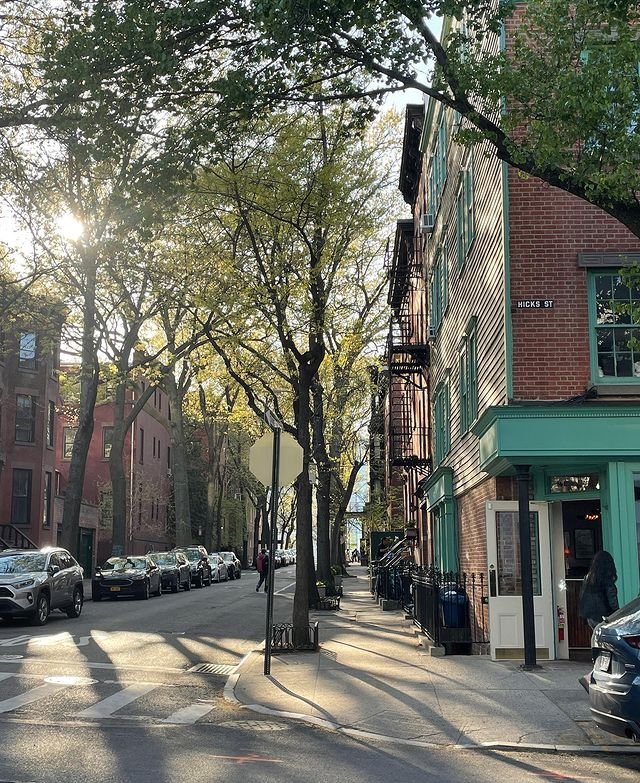 Inga's Bar. Restaurant Review. — thehummingbirdpost.com