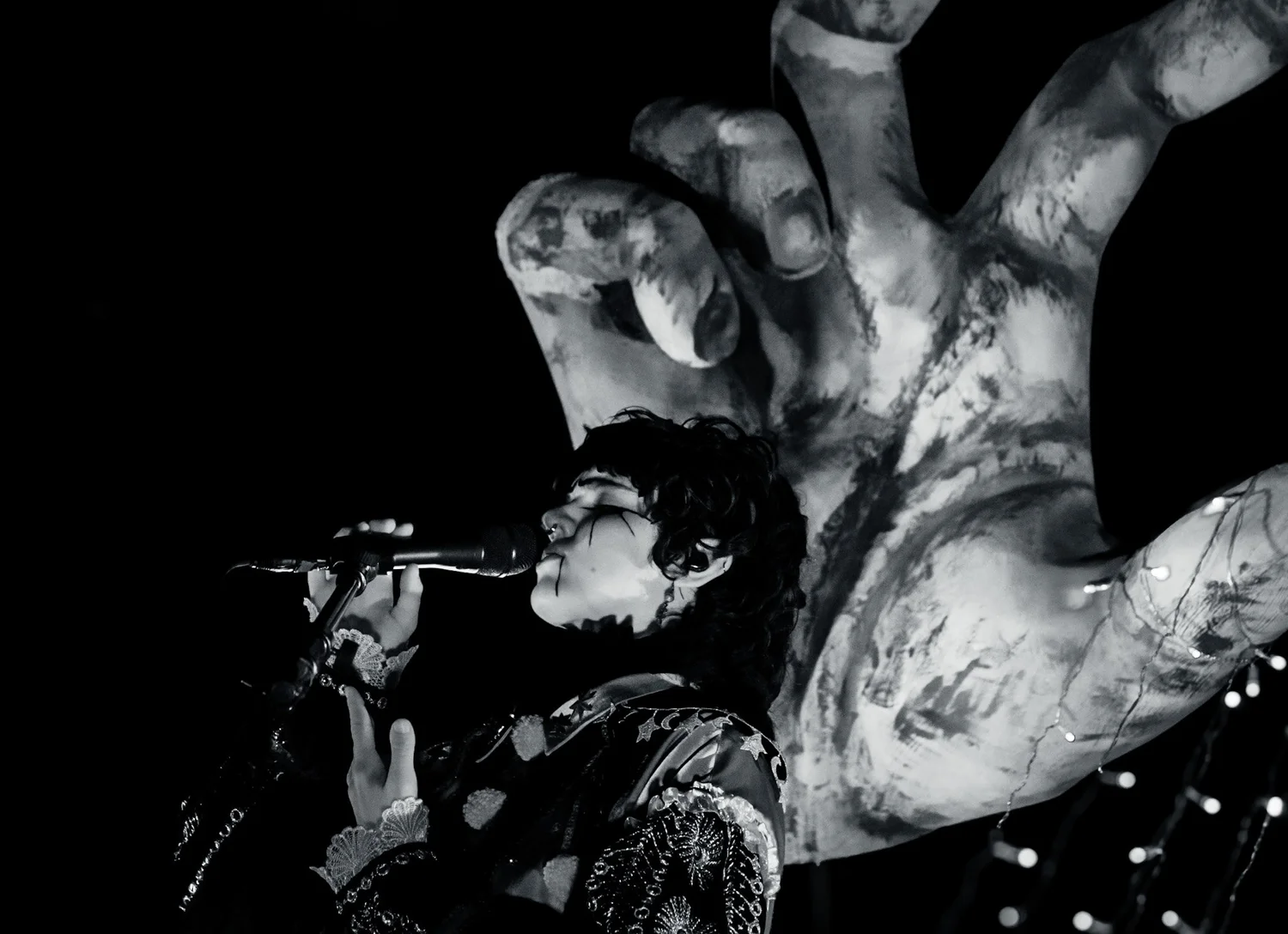 Madilyn Mei Brings Their One Man Circus To Chicago — Social Casualty