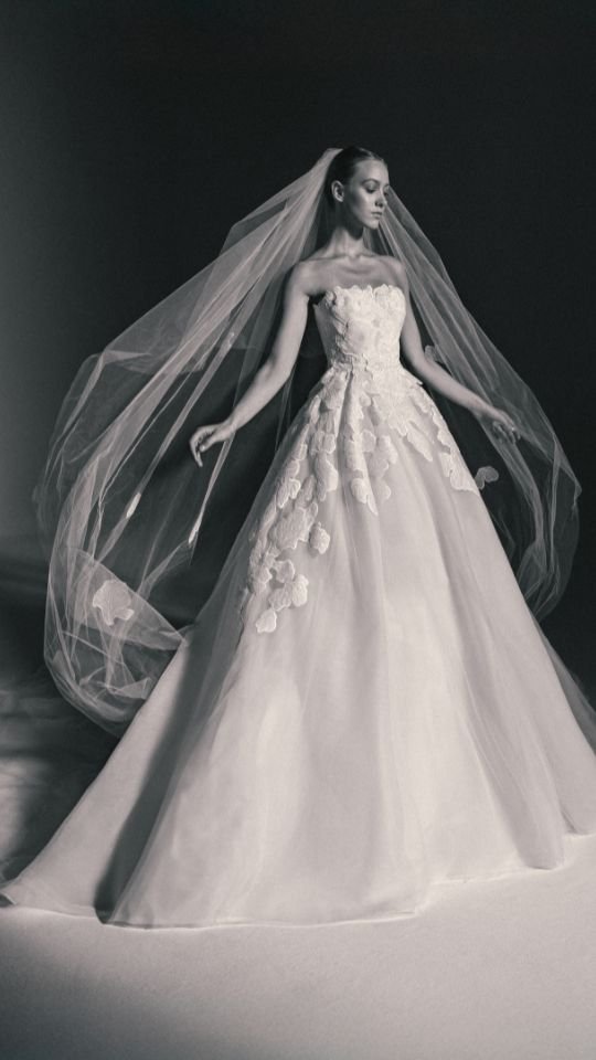 Elie Saab Bridal Fall 2025 Trunk Show | Helen Rodrigues