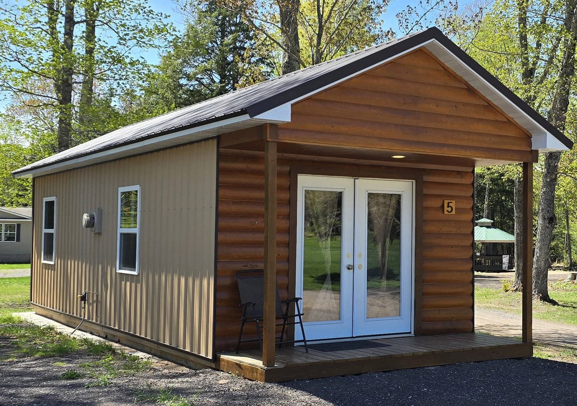 CAMPS & CABINS — Boondock Inn U.P. North Resort