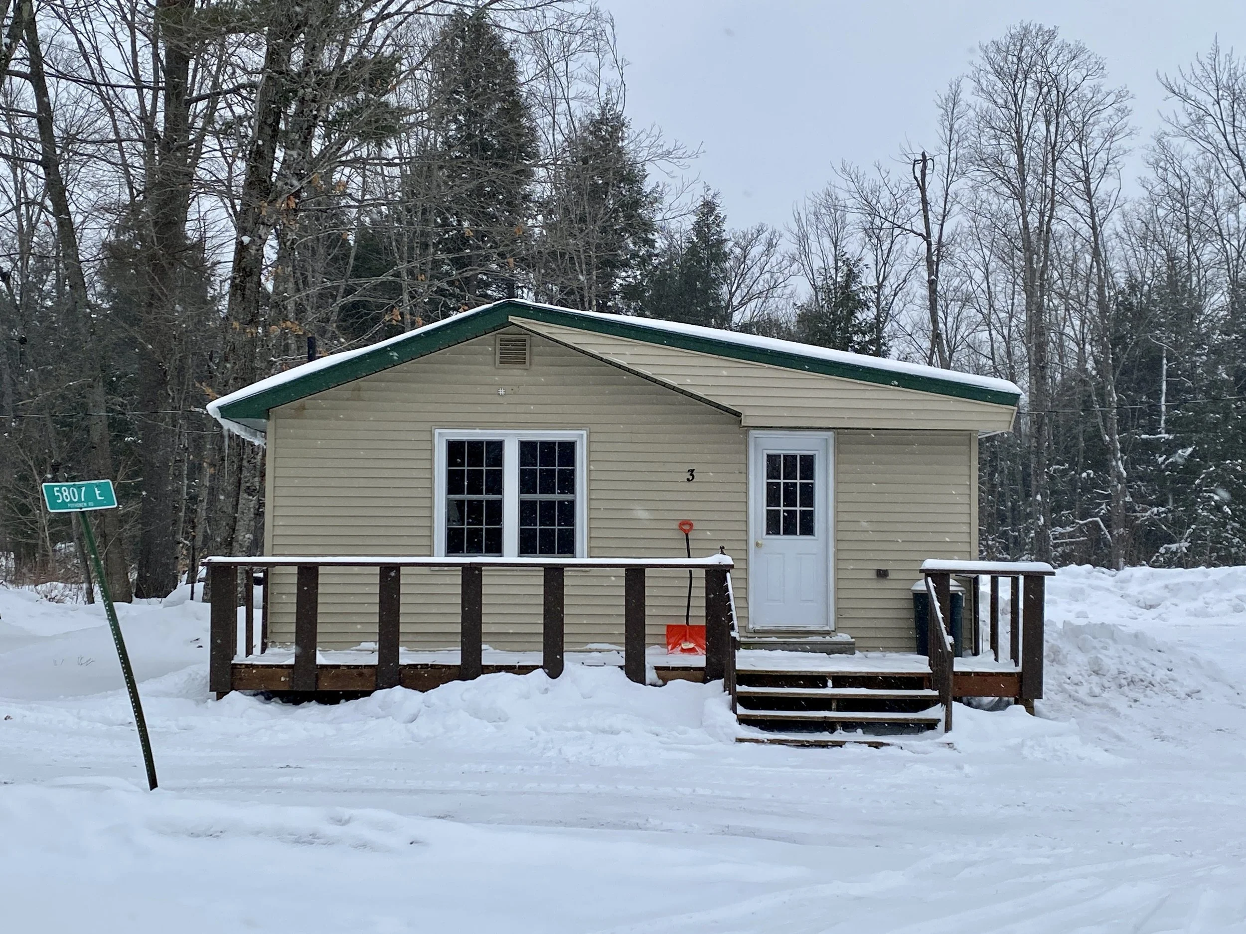 CAMPS & CABINS — Boondock Inn U.P. North Resort