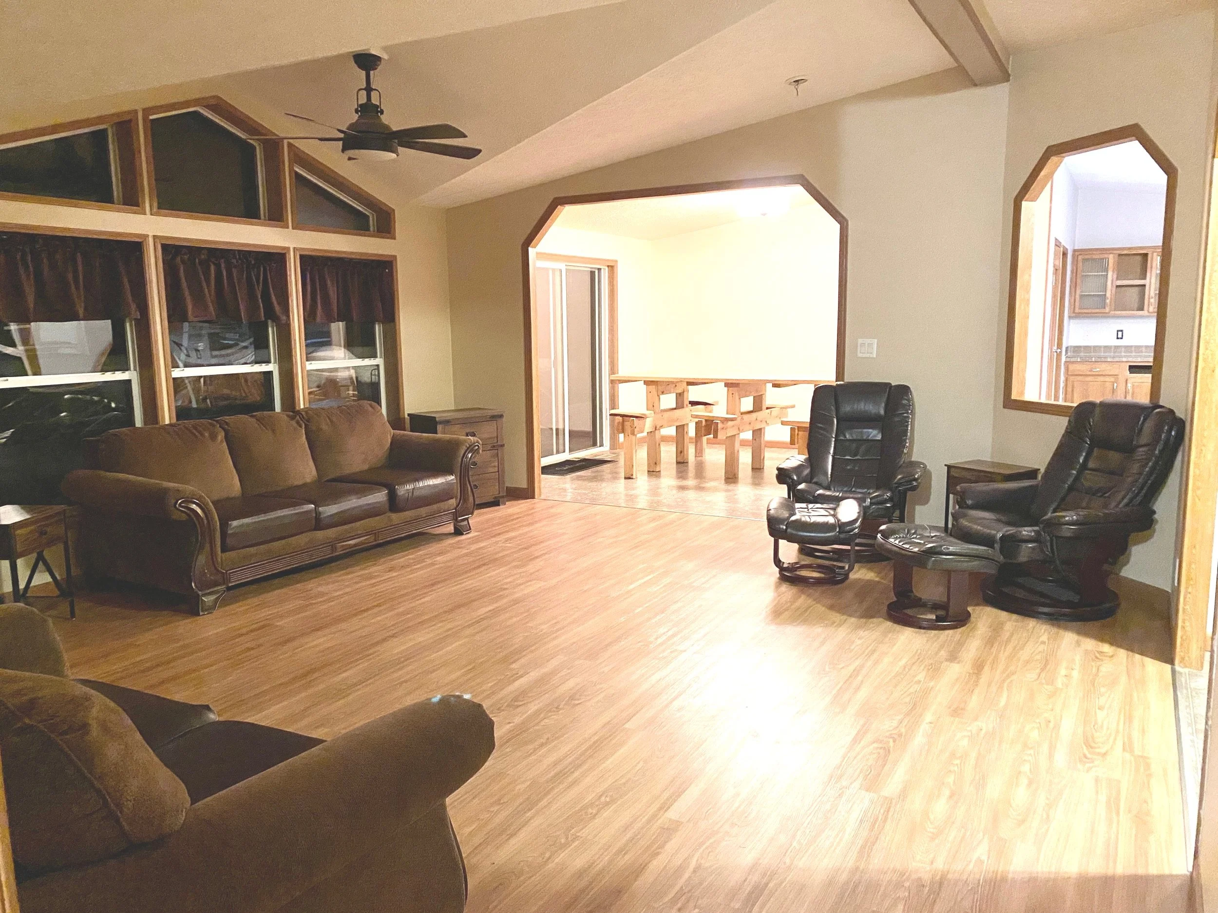 CAMPS & CABINS — Boondock Inn U.P. North Resort
