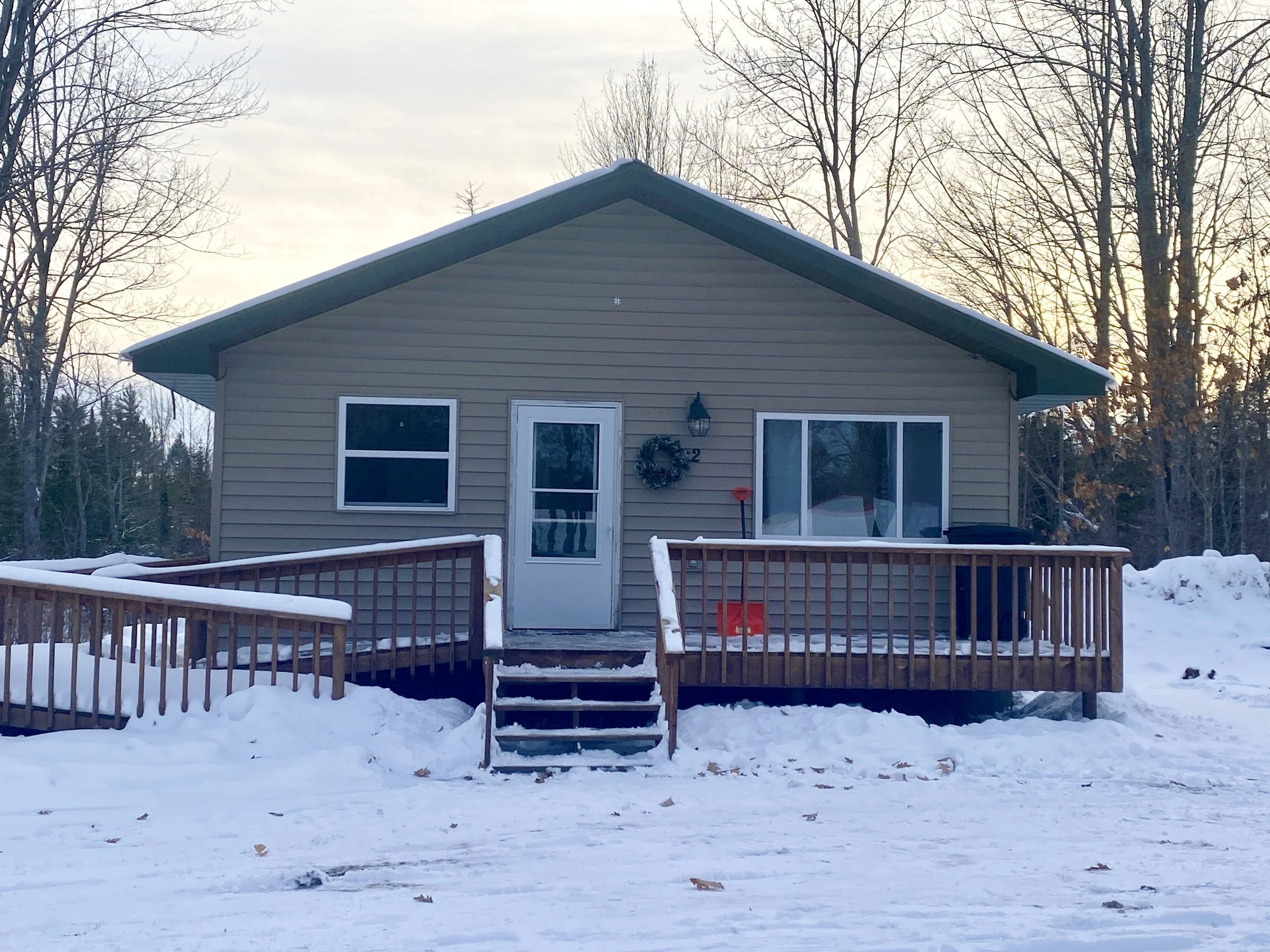 CAMPS & CABINS — Boondock Inn U.P. North Resort