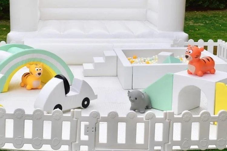 Soft Play Hire Surrey | White Bouncy Castle Hire Weybridge | Grumpy Fox ...