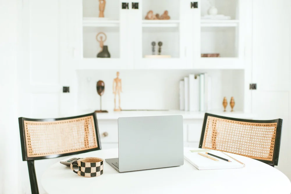 4 Benefits of Hiring a Professional Designer to Create Your Business Logo