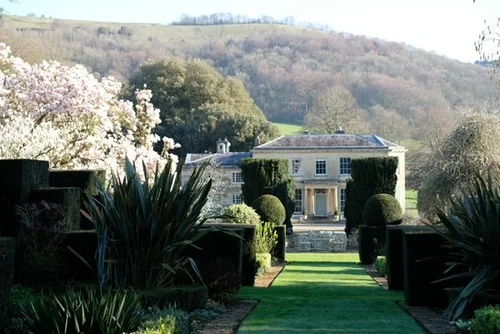 Fine Georgian Estate with Historic Temple and Cottages — CHL