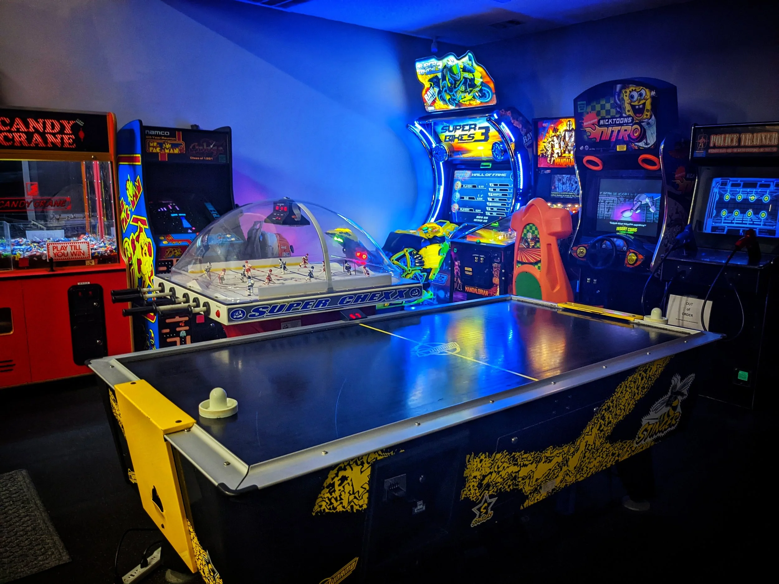 Attractions & Pricing — Bogeys Sports Bar & Mini Golf