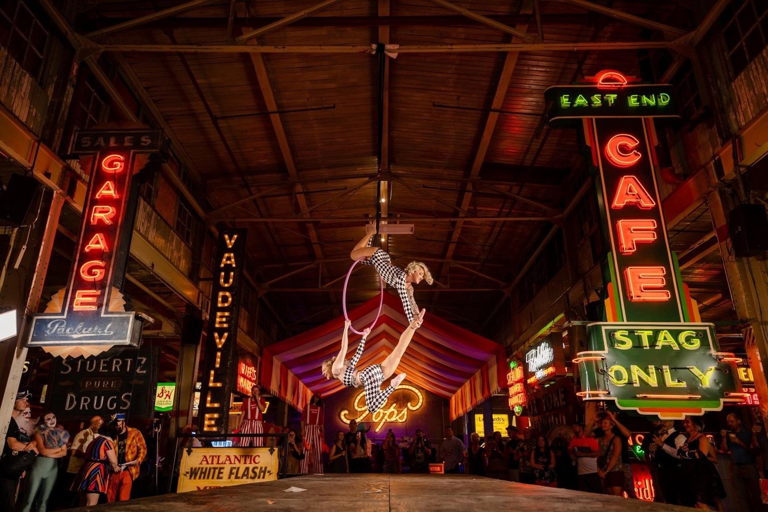 Gallery — Queen Bee Cabaret