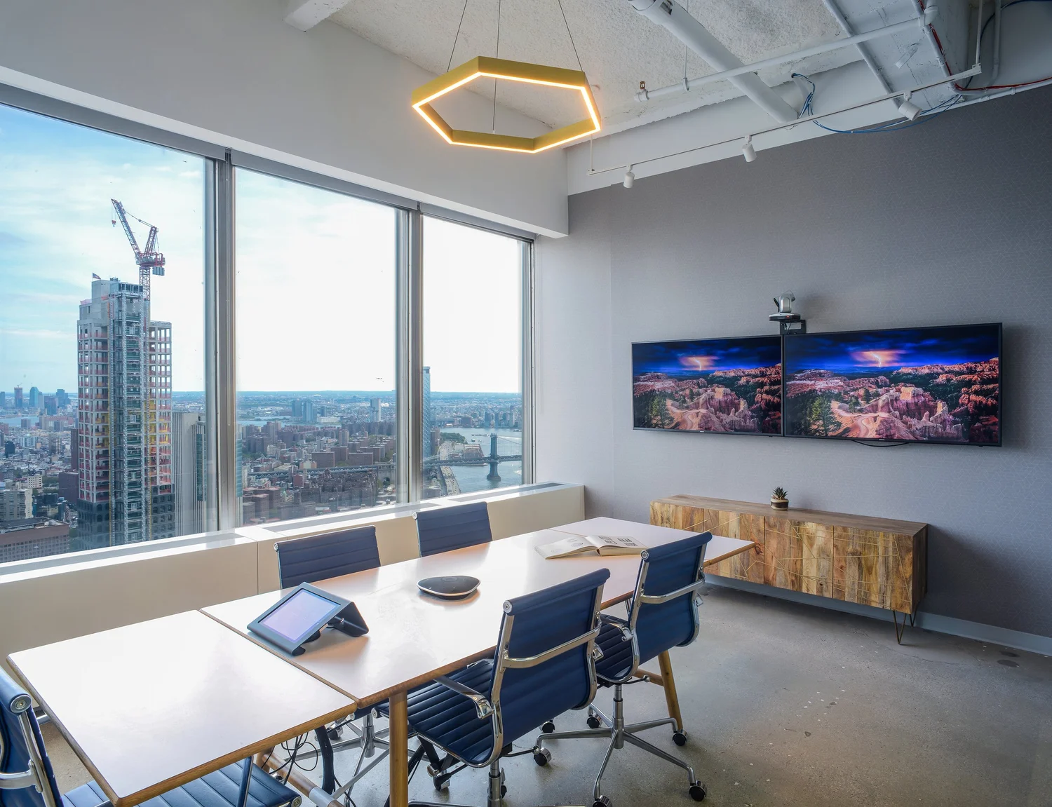 Biophilic Office Incorporates Greenwalls and New Amenities — EDA - Echo ...