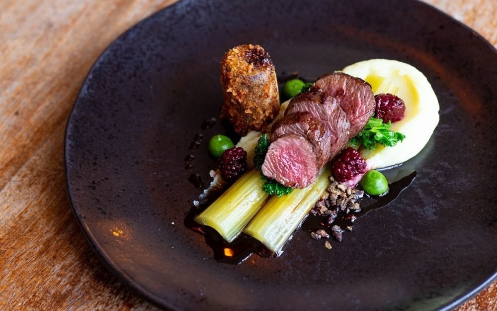 2 AA Rosette Restaurant, Waddesdon Buckinghamshire — The Five Arrows