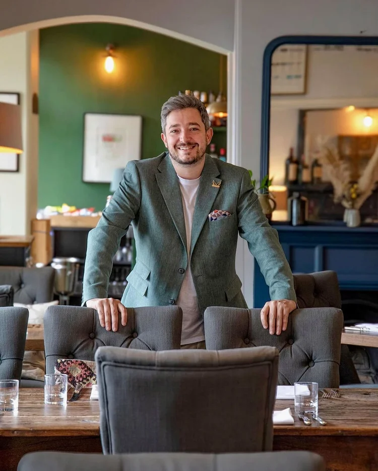 2 AA Rosette Restaurant, Waddesdon Buckinghamshire — The Five Arrows