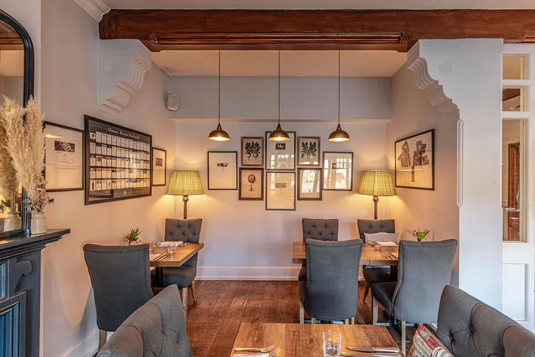 2 AA Rosette Restaurant, Waddesdon Buckinghamshire — The Five Arrows