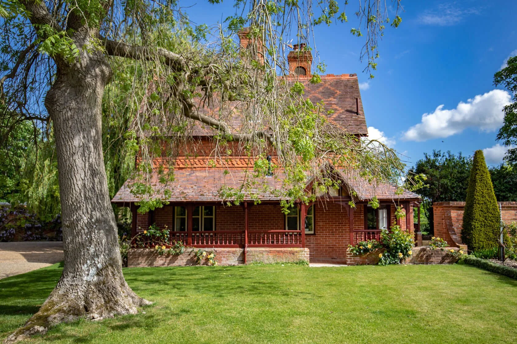 Waddesdon Estate Self-Catered Cottage Accommodation — The Five Arrows