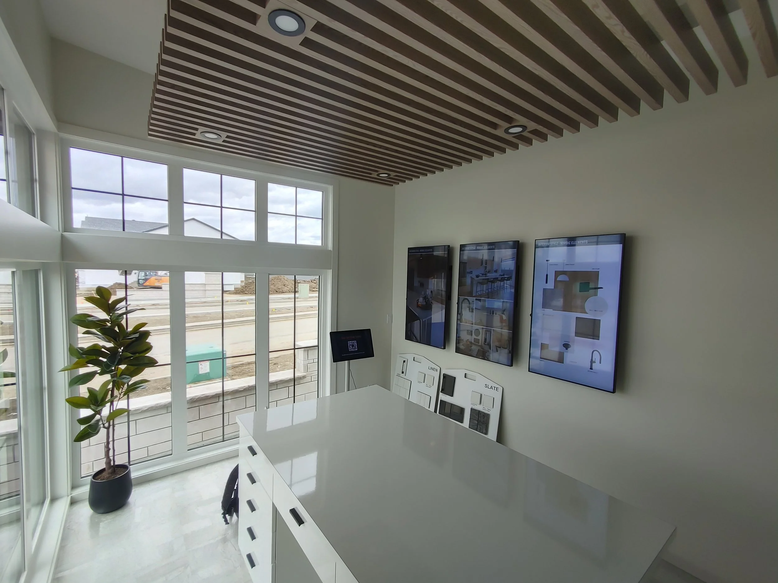 BrightSign Built-In | LCD Display | Bluefin