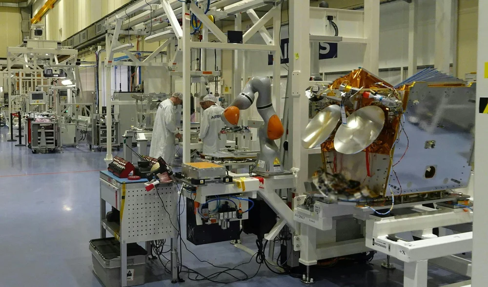 Airbus Awarded Eutelsat Contract for Further 340 Low Earth Orbit OneWeb ...
