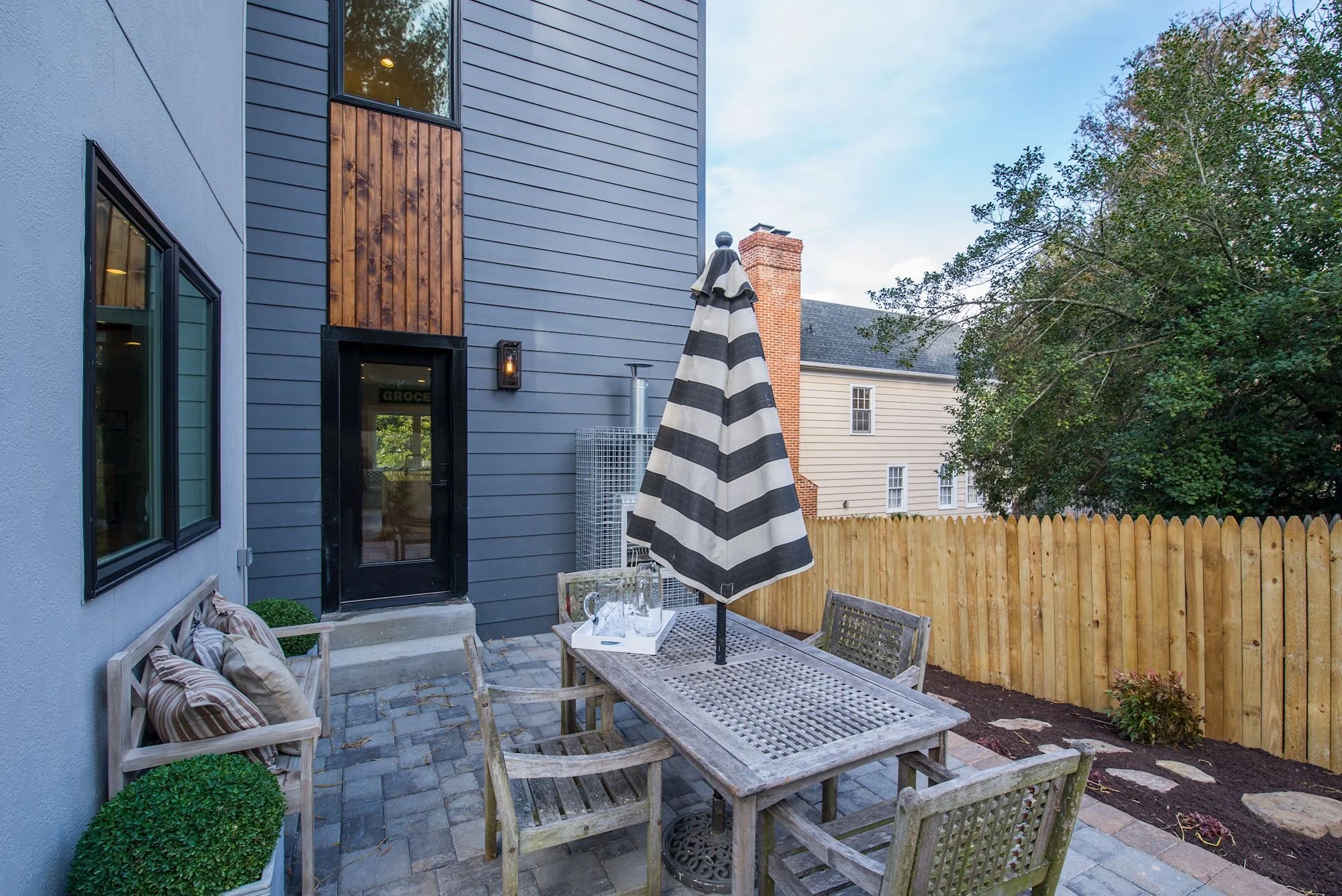 Residence 3310 — 3877