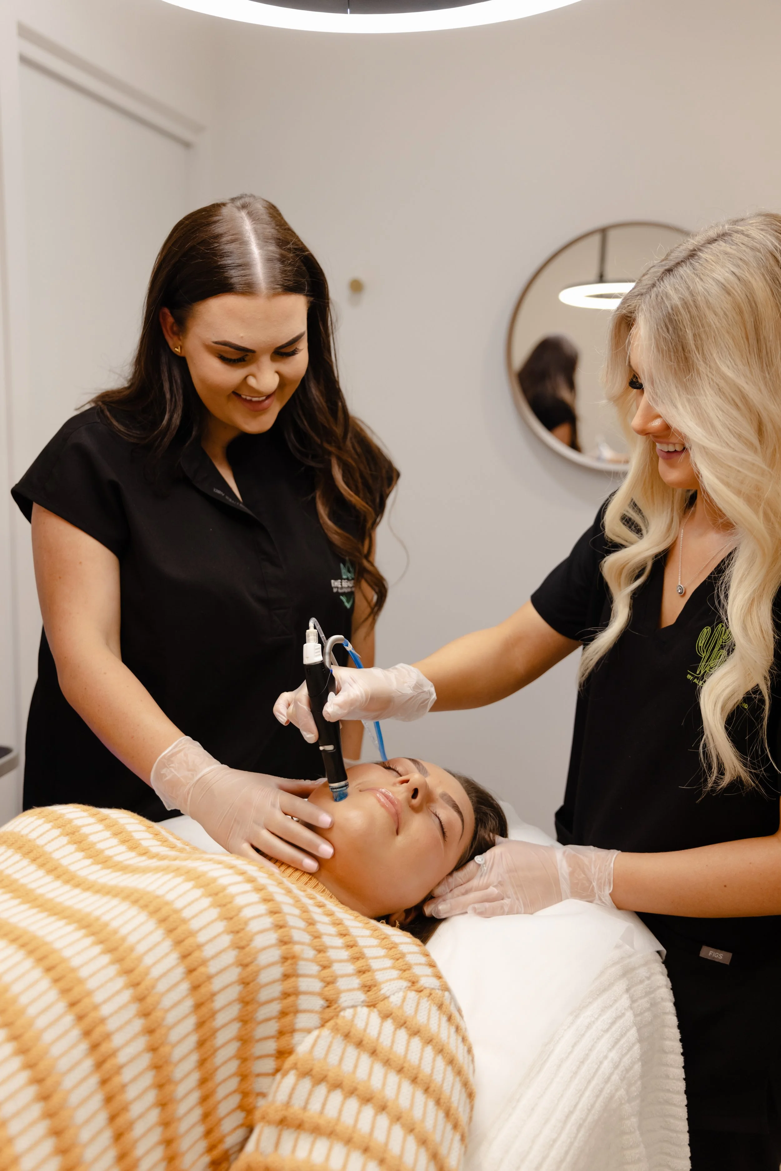 THE BEAUTY BAR