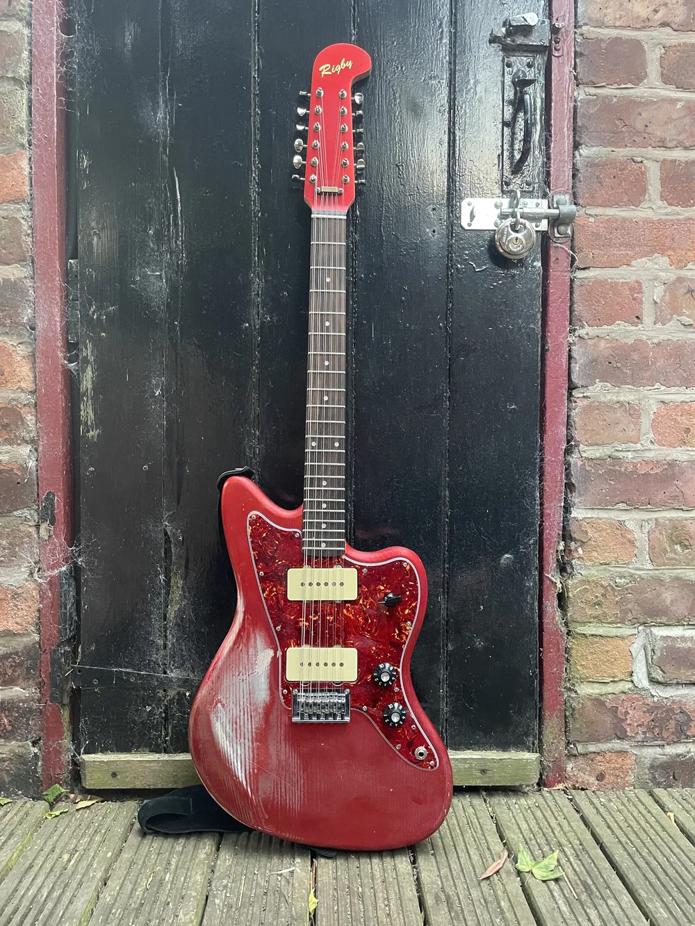 Custom Built Guitars Shipped Worldwide — RIGBY MUSIC