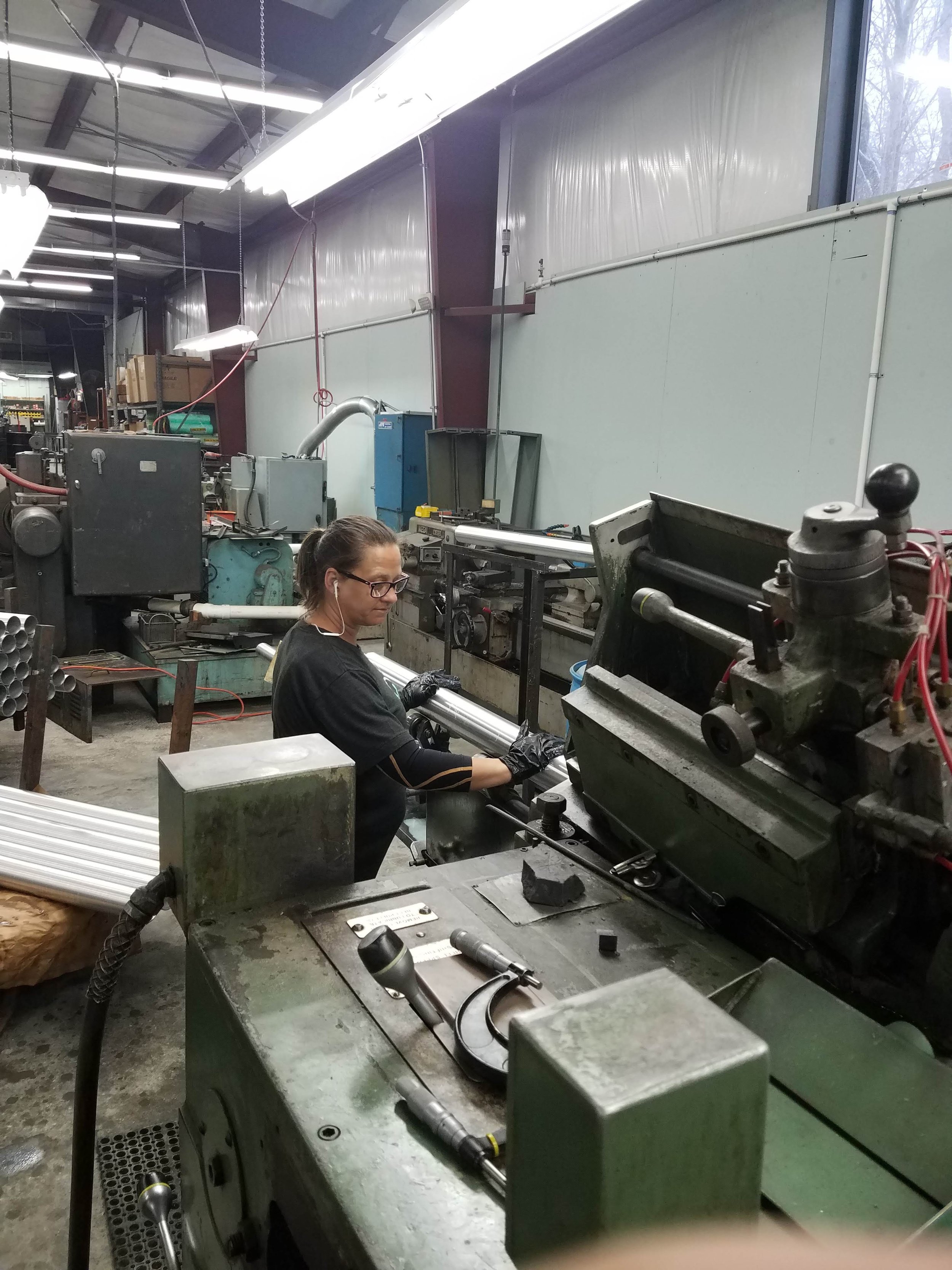 Bar Grinding and Thru Feed Grinding | United Centerless Grinding