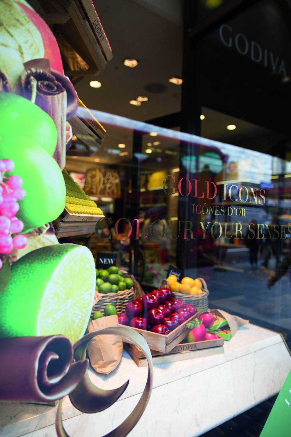 Creative Visual Merchandising: Godiva Gold Icon Window — Sara Roberts ...