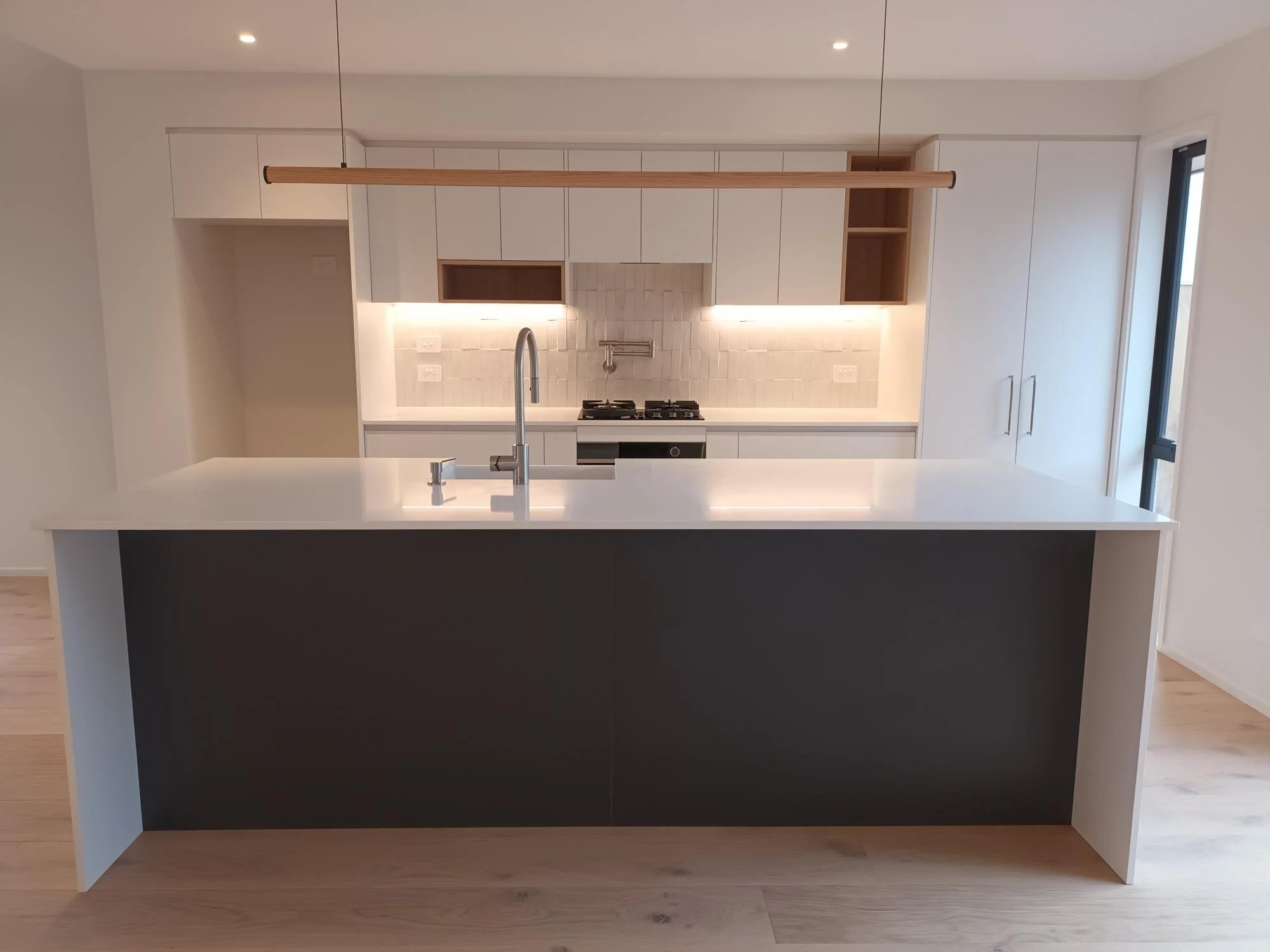 Assemble Kitchen & Interior