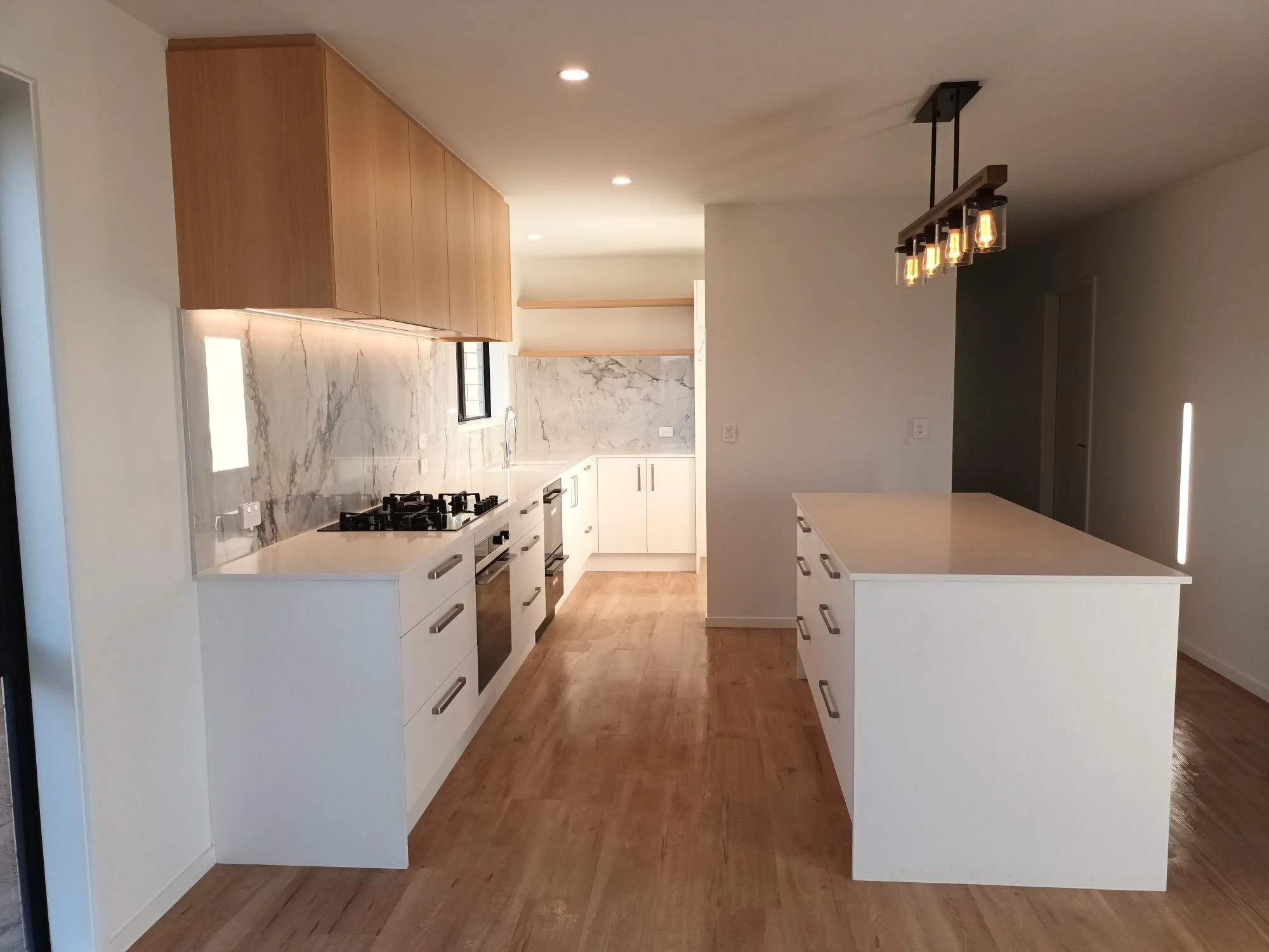 Assemble Kitchen & Interior