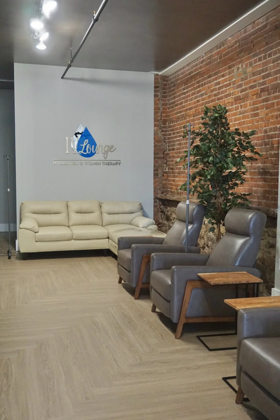 IV Lounge
