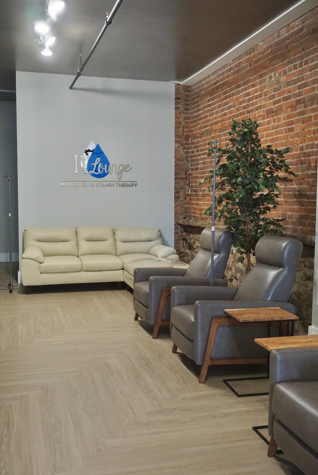 IV Lounge