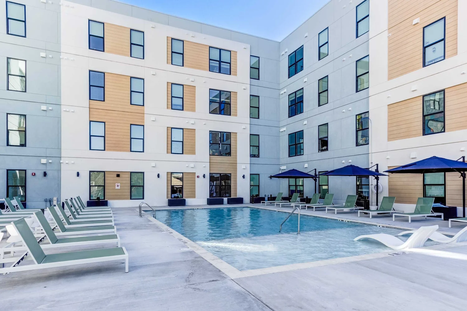 The Helmsman | Apartments near SCAD in Savannah, GA