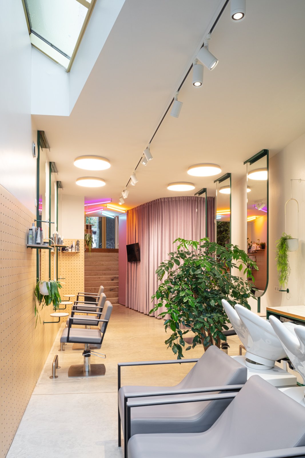 Tussenruimte - duurzame kapperszaak met woning te Hasselt, Limburg ...