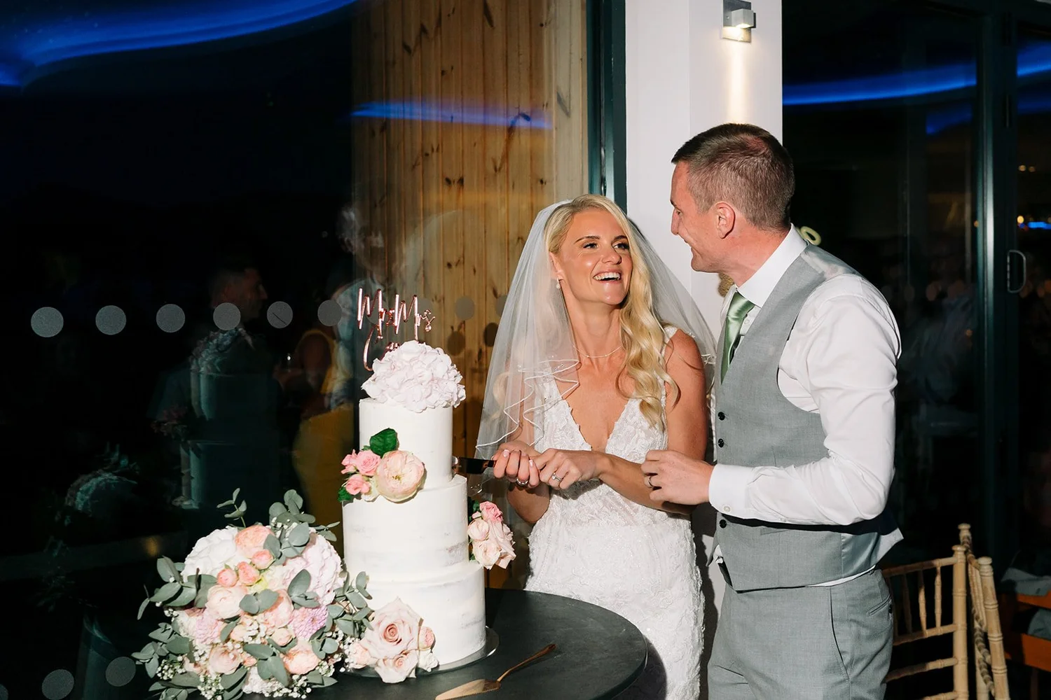 Simply Beautiful Wedding Cakes | Devon, Cornwall & Central London ...