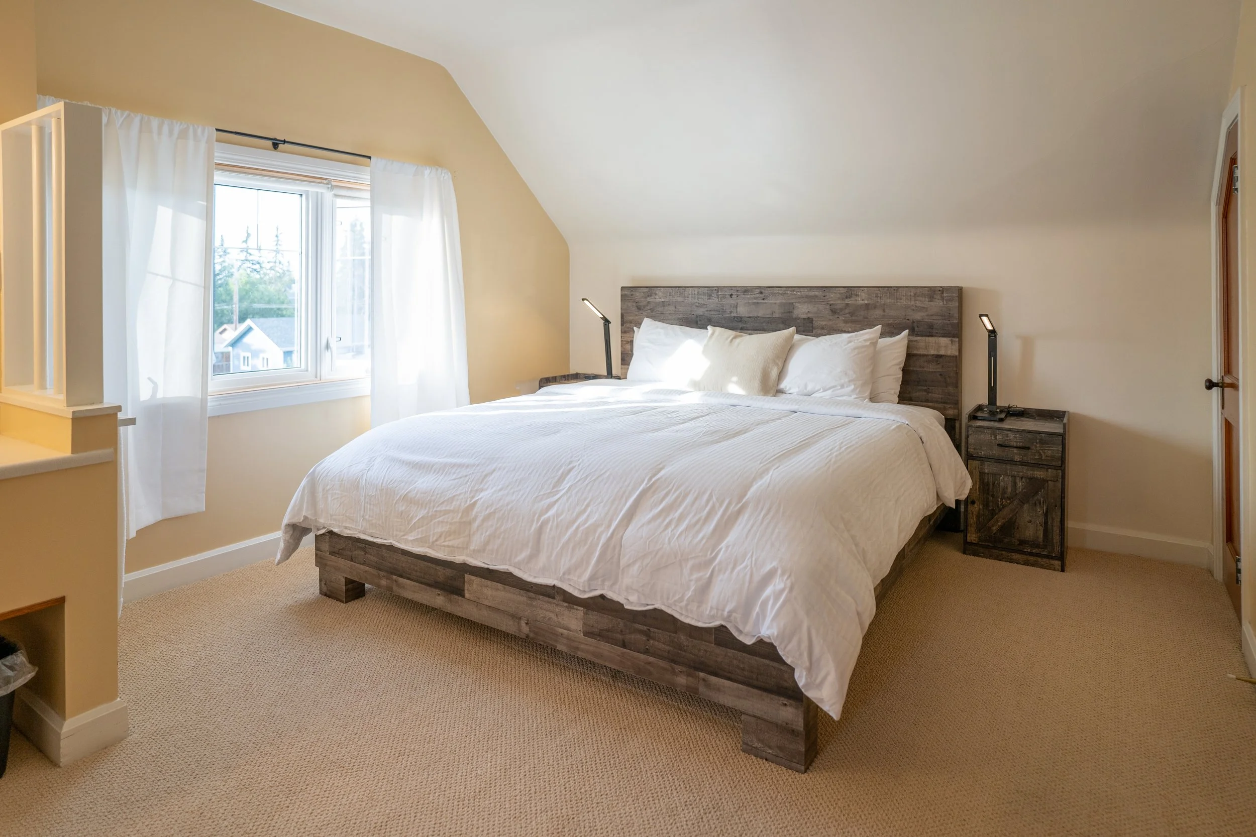 The Lochlainn House | Gallery — The Lochlainn House - Sylvan Lake ...