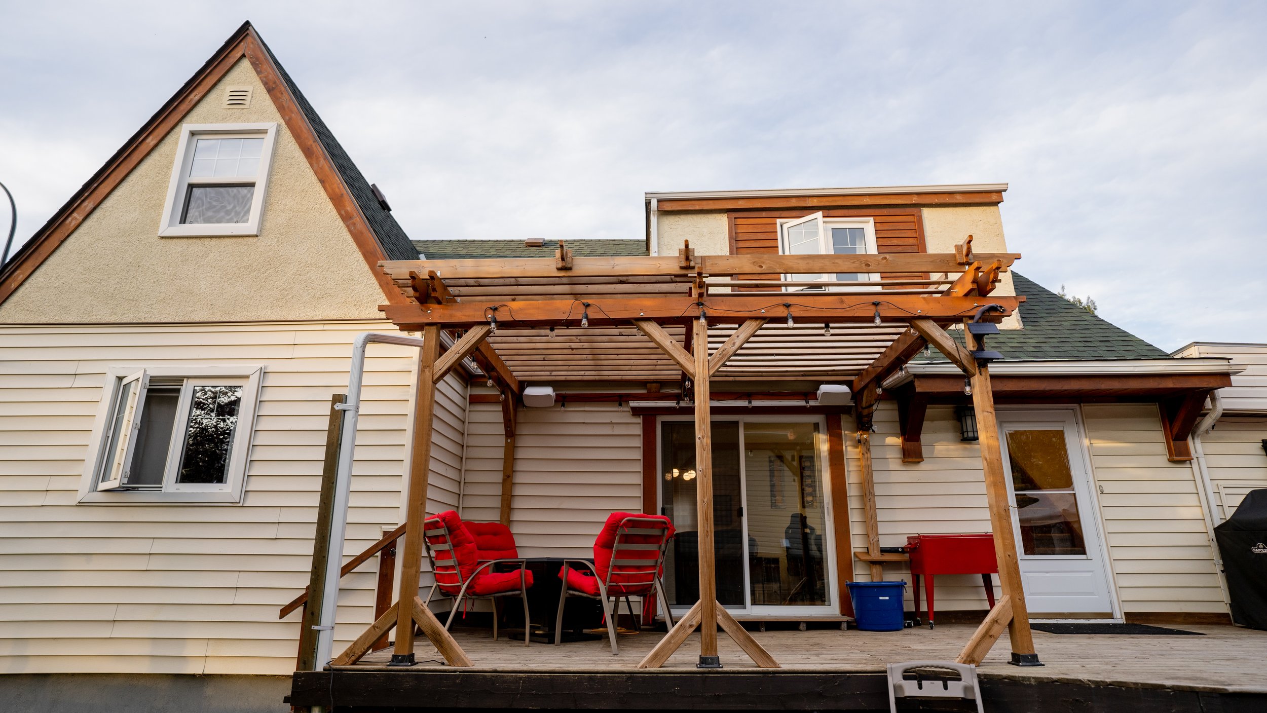 The Lochlainn House | Gallery — The Lochlainn House - Sylvan Lake ...