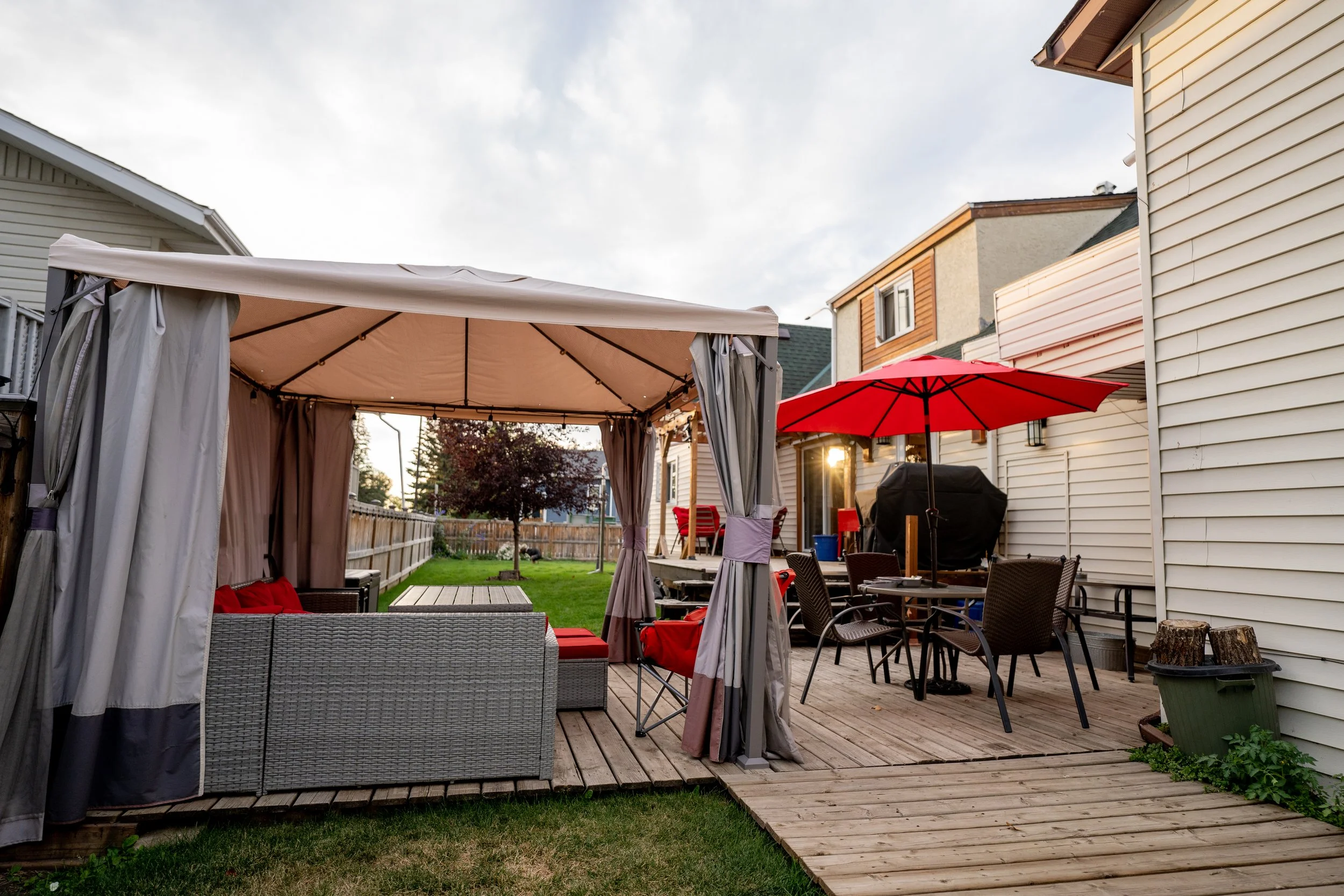 The Lochlainn House | Gallery — The Lochlainn House - Sylvan Lake ...