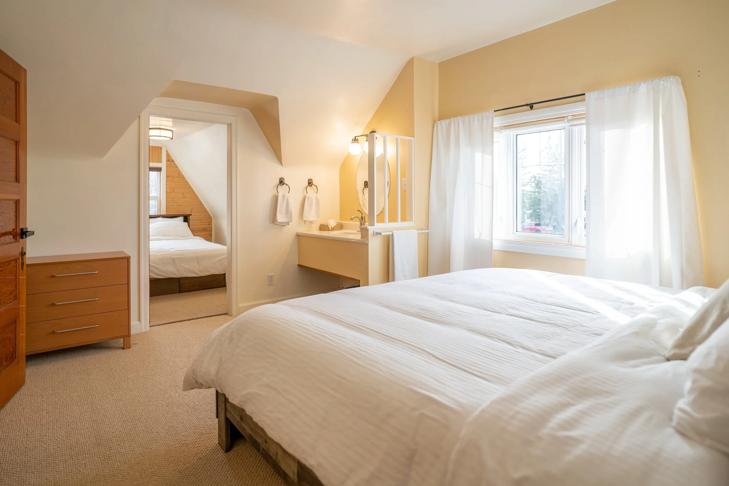 The Lochlainn House | Gallery — The Lochlainn House - Sylvan Lake ...