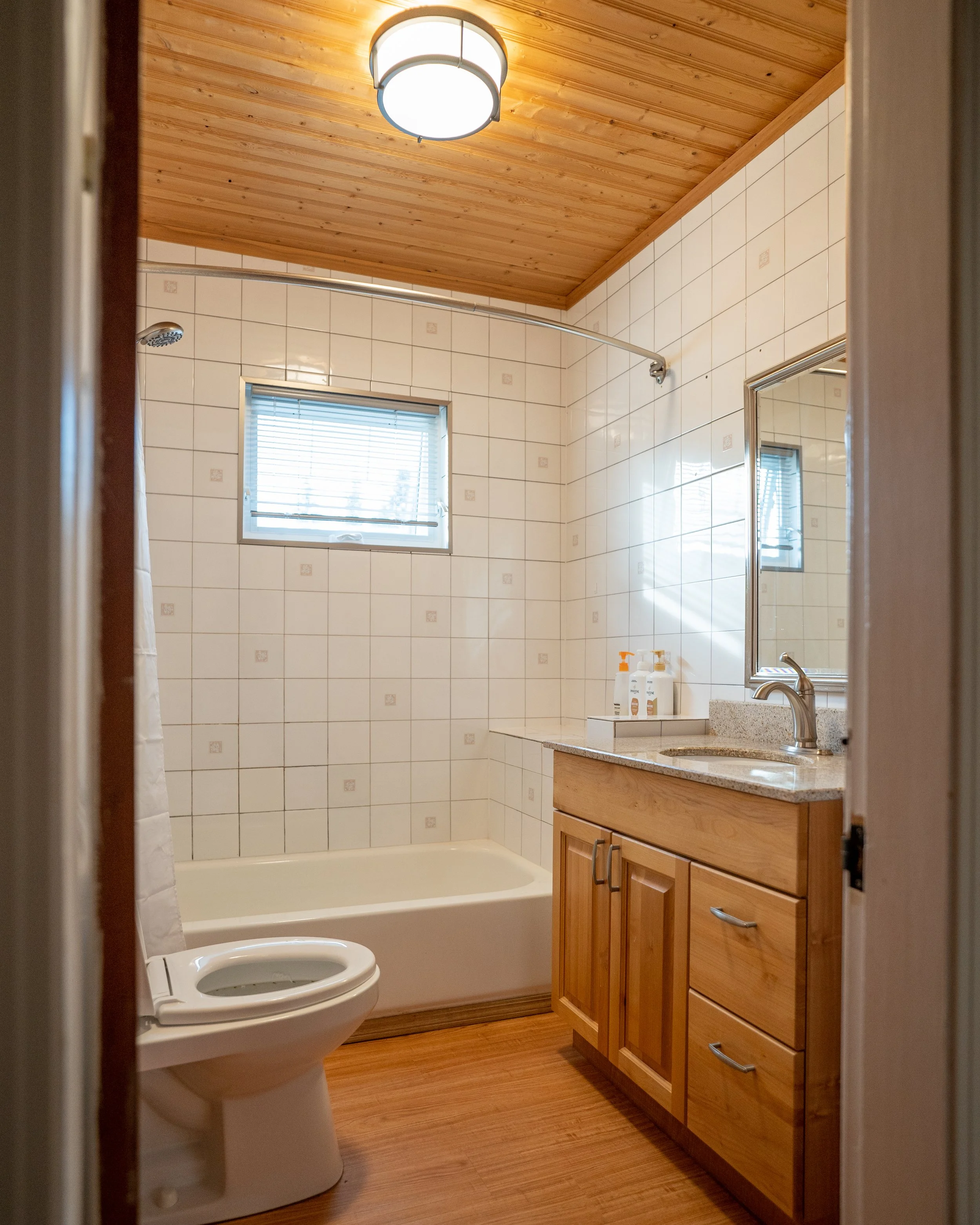 The Lochlainn House | Gallery — The Lochlainn House - Sylvan Lake ...