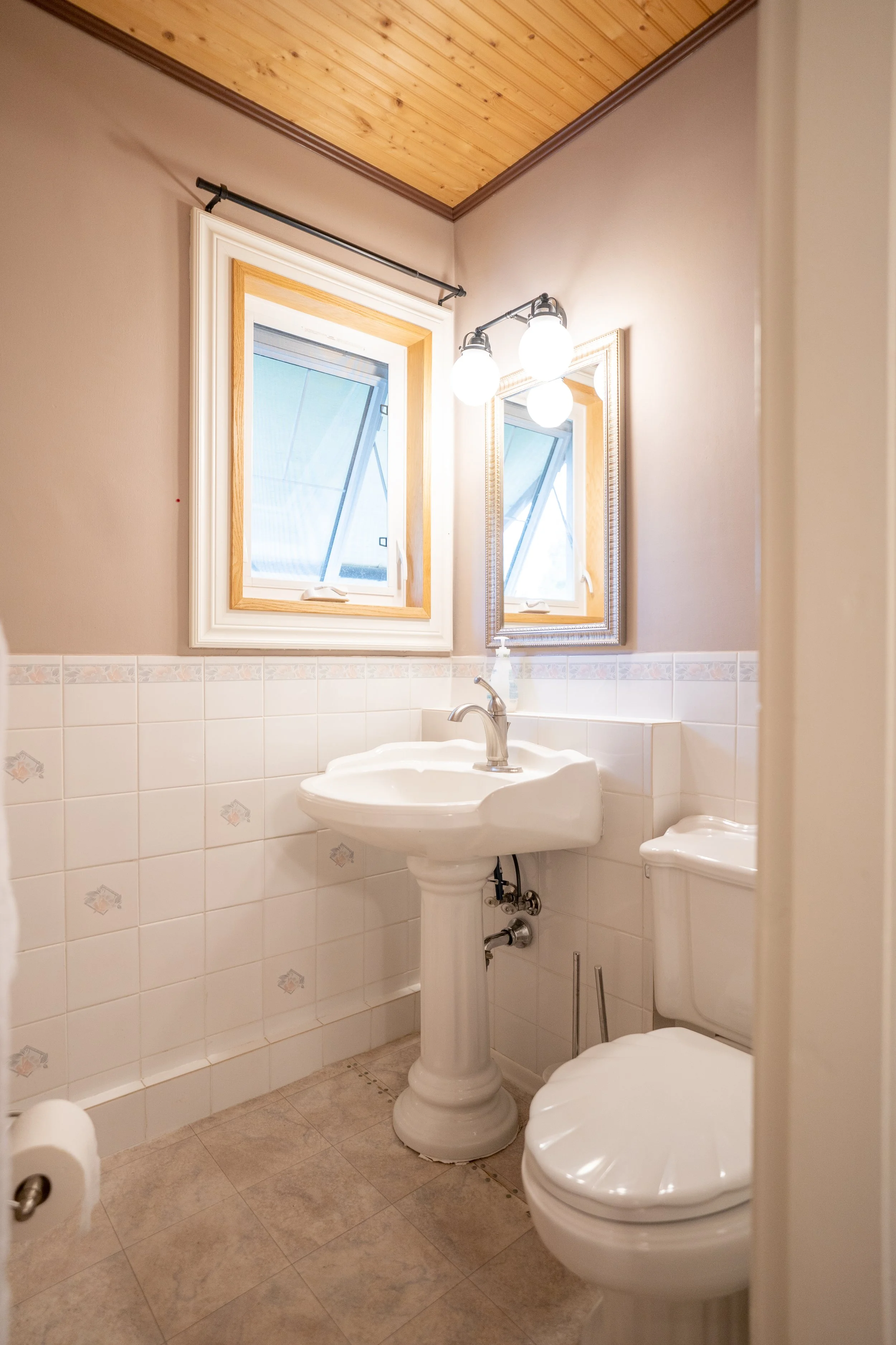 The Lochlainn House | Gallery — The Lochlainn House - Sylvan Lake ...
