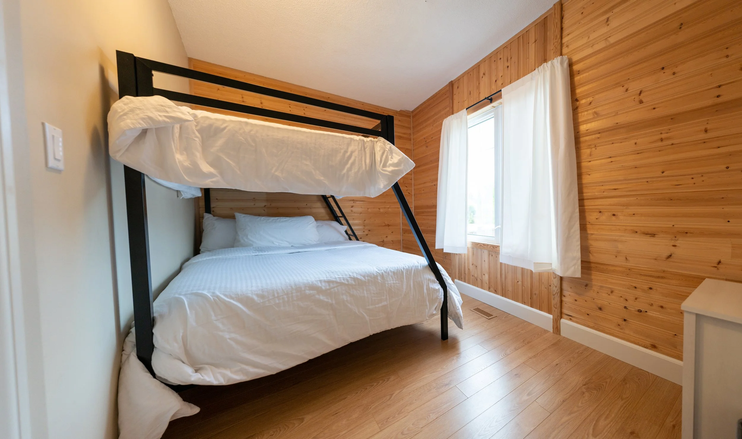 The Lochlainn House | Gallery — The Lochlainn House - Sylvan Lake ...