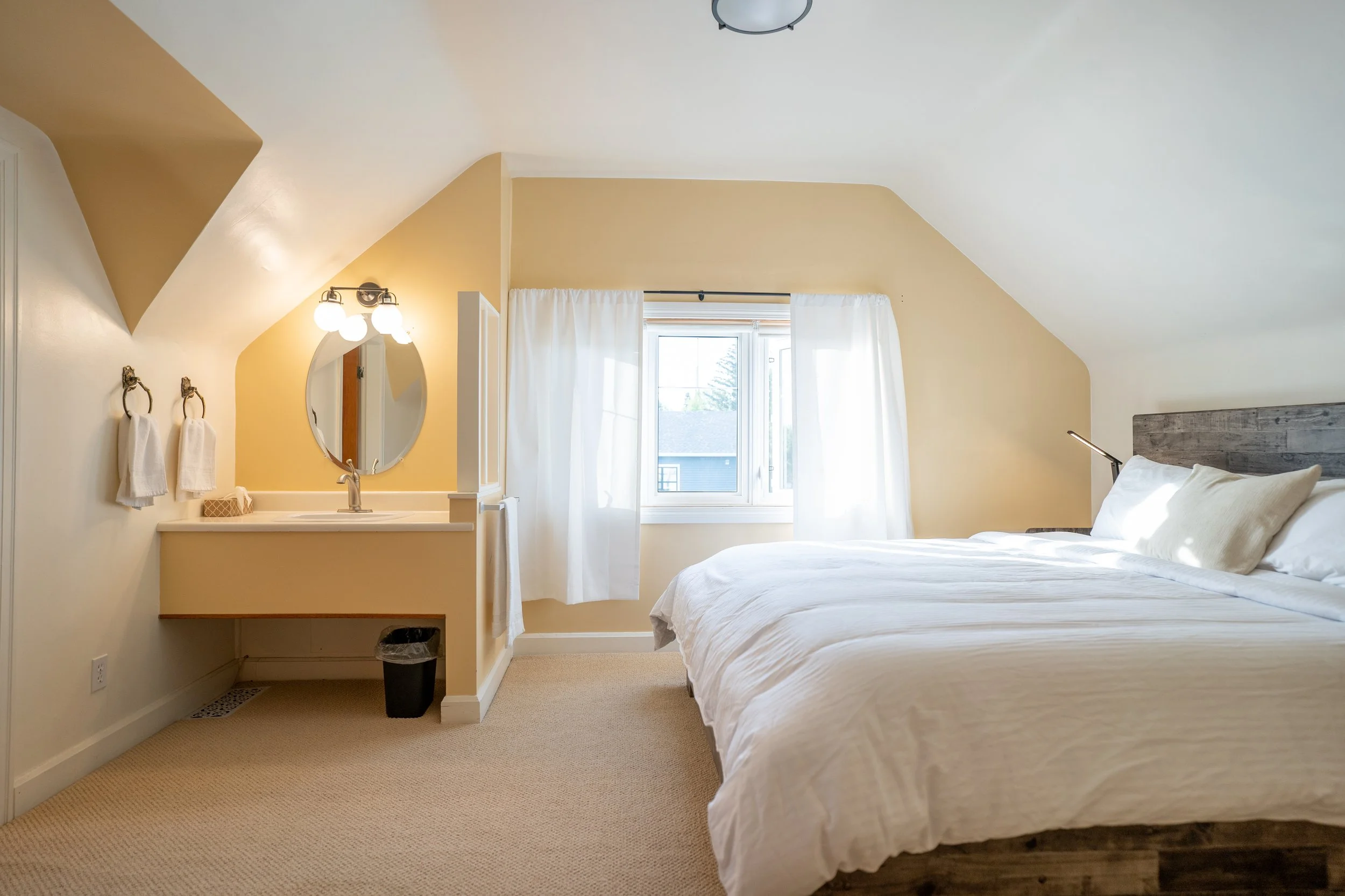 The Lochlainn House | Gallery — The Lochlainn House - Sylvan Lake ...