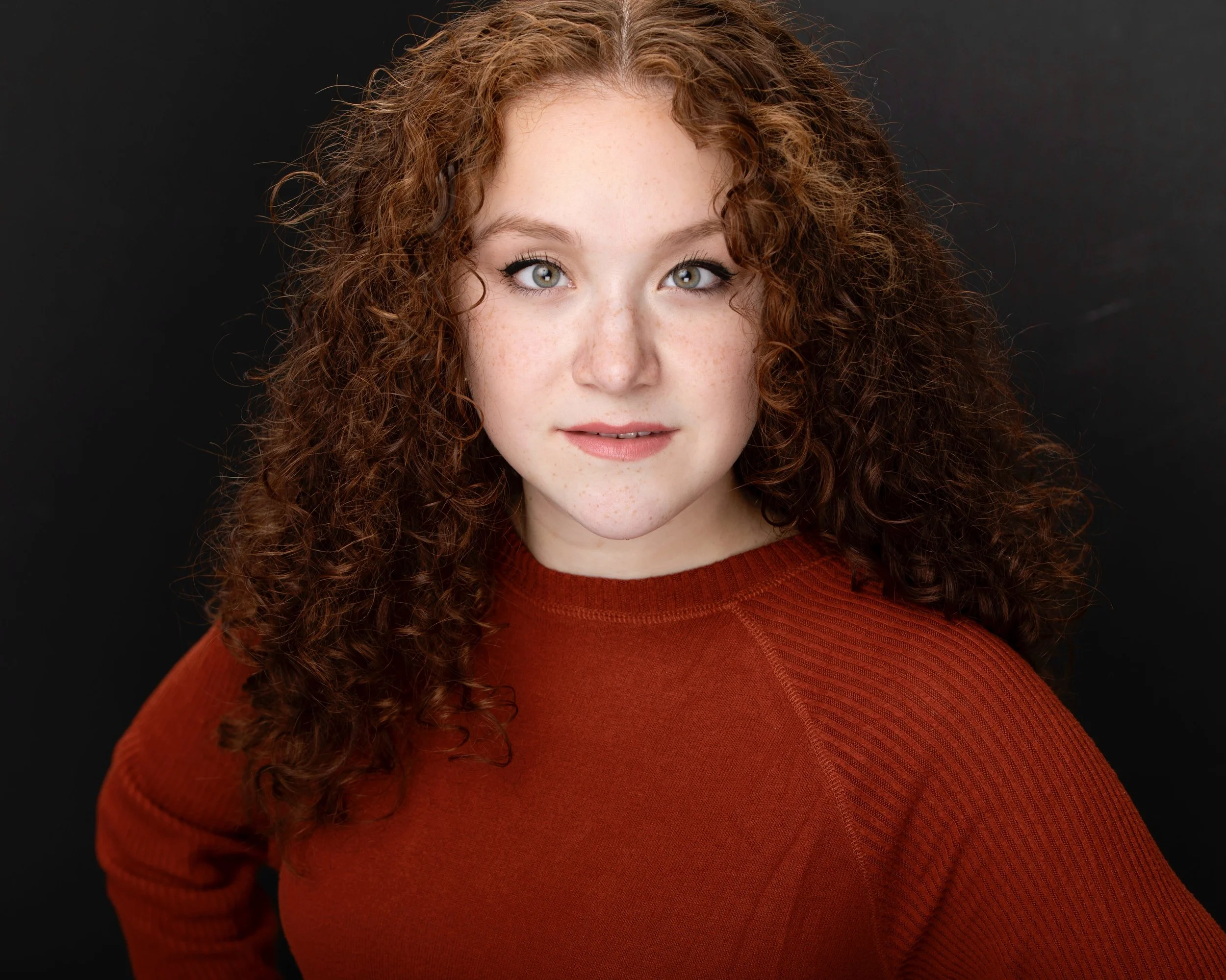 Headshot | Resume — Gabriela Moncivais