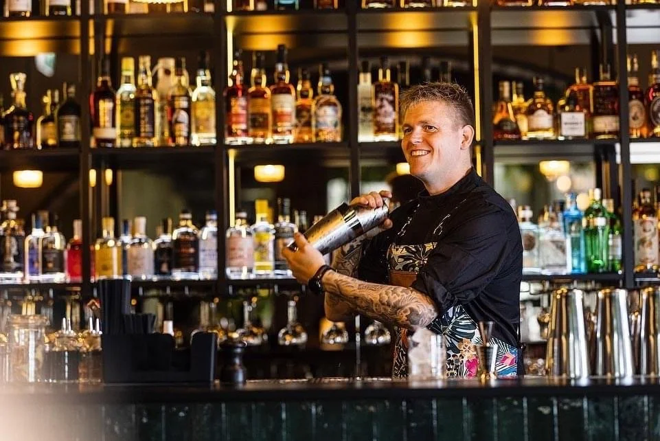 UNDA — Restaurant & lounge