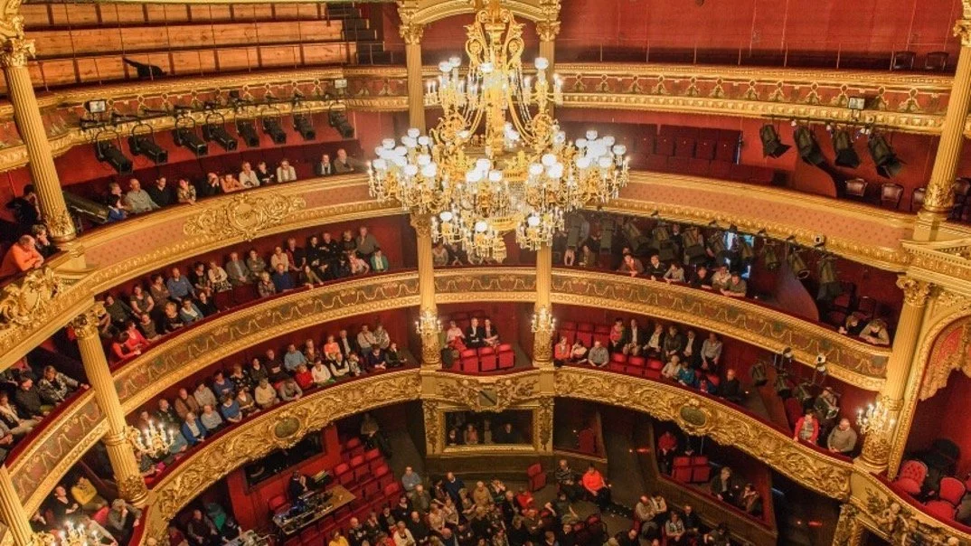 LED LIGHTING AT THE CENTER BRUGGE THEATER HALLS — Yphix